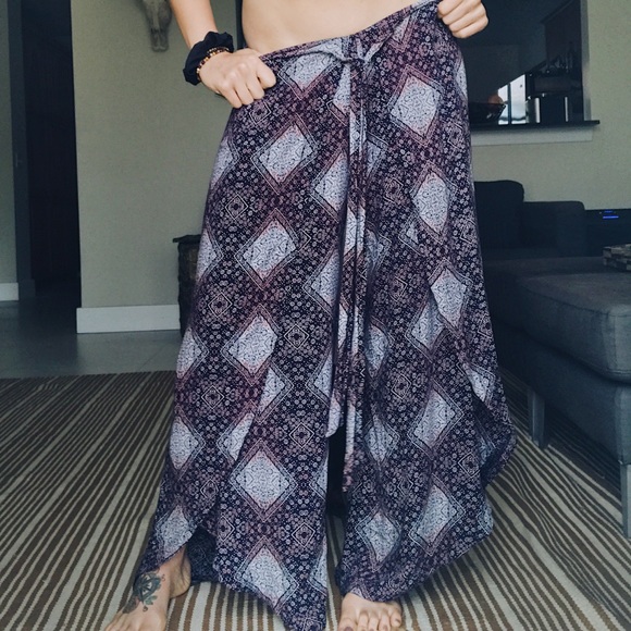 Pants & Jumpsuits | Flowy Wide Leg Patterned Pants | Poshmark